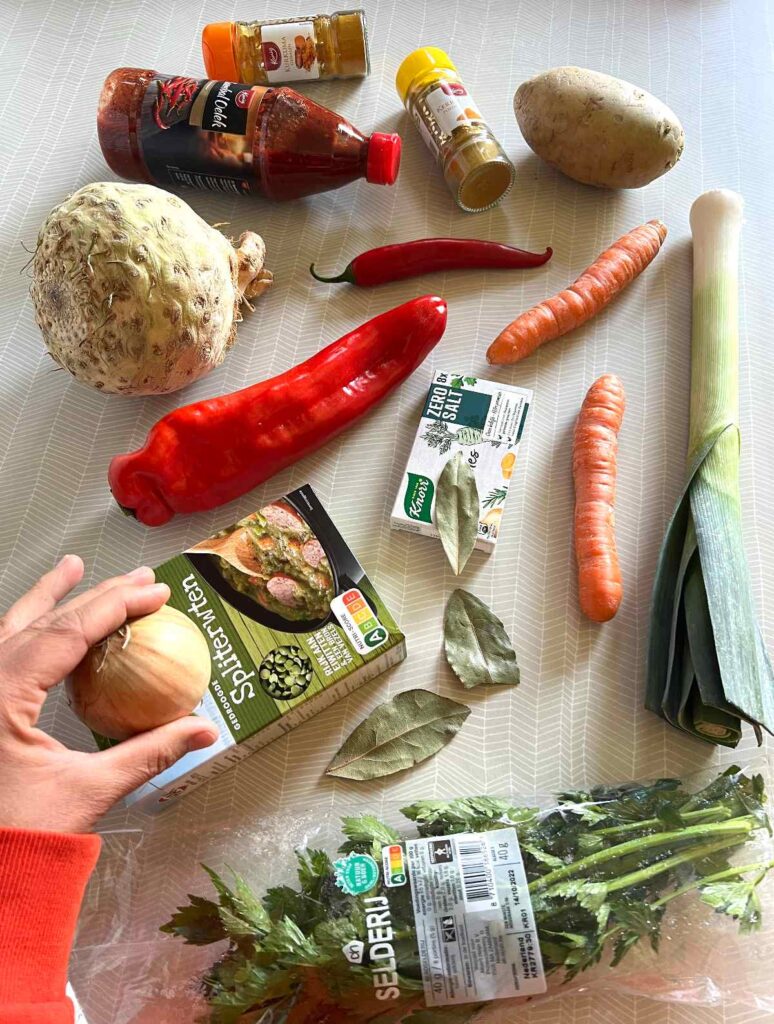 Vegane Erbsensuppe: Snert mit Gewürz - www.thegreenlist.nl
