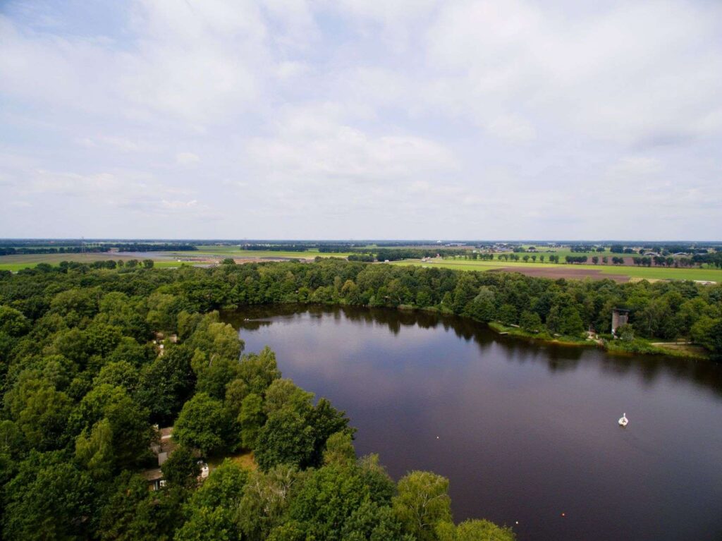 Bij Het Meerdal beleef je de echte Center Parcs ervaring in de natuur ...