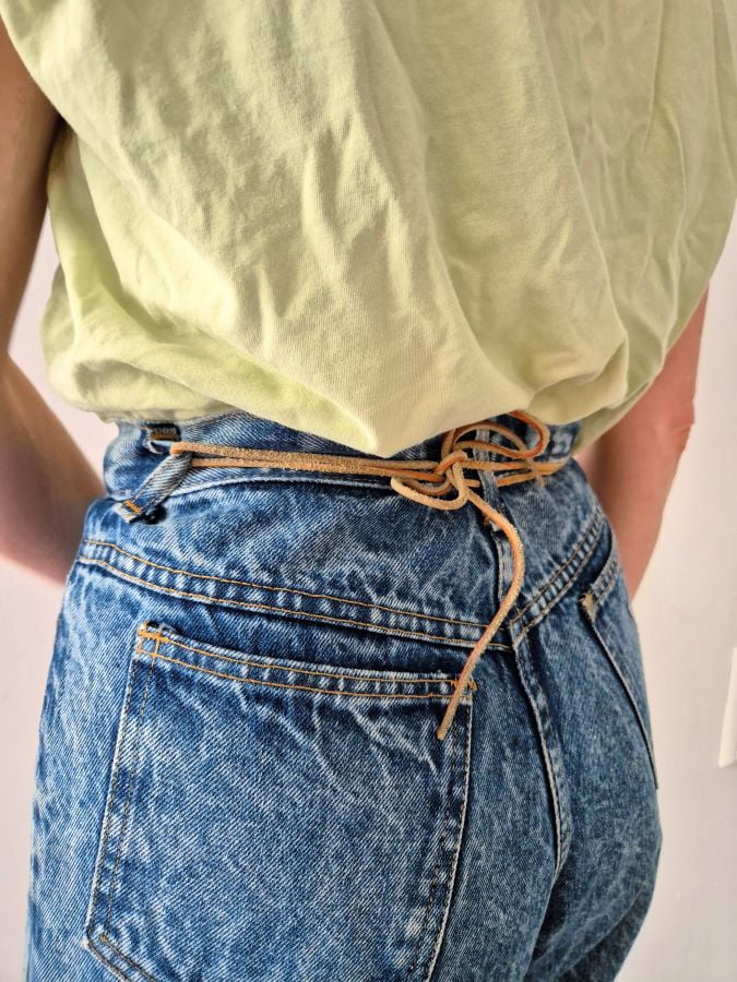 Drie manieren om een te wijde broek in te nemen - www.thegreenlist.nl